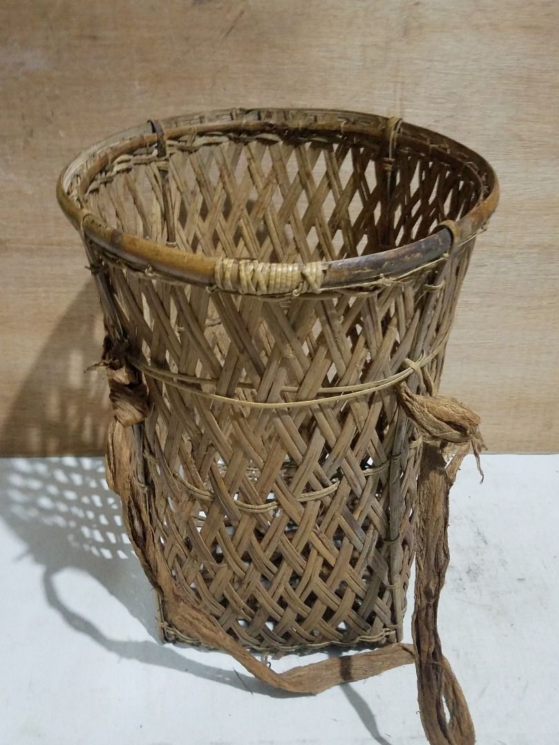 Tengkalang Tas Punggung Wadah Durian Suku Dayak, Antik, Pajangan di ...