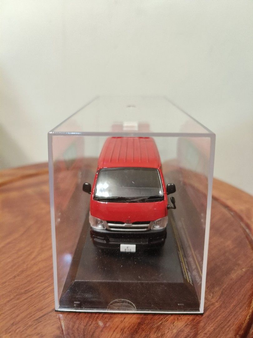 Tiny 1:43 Toyota Hiace 香港消防處限量版, 興趣及遊戲, 玩具 & 遊戲類 - Carousell