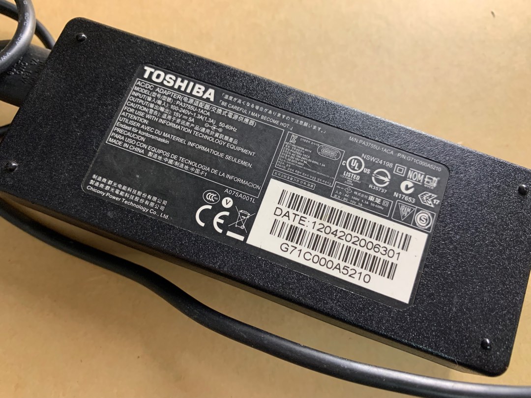 Toshiba 東芝電腦電源供應器/電源插頭, 電腦及科技產品, 桌上電腦或筆記型電腦在旋轉拍賣