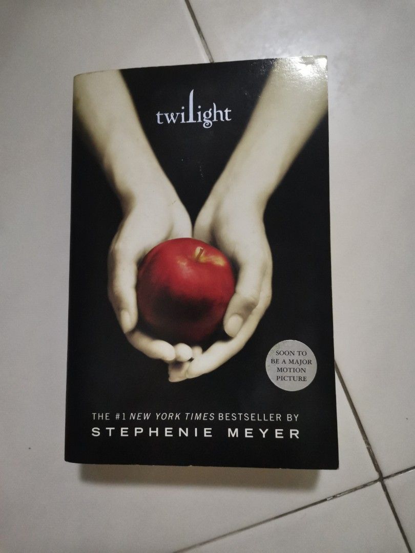 Twilight by Stephenie Meyer, Hobbies & Toys, Books & Magazines, Fiction ...