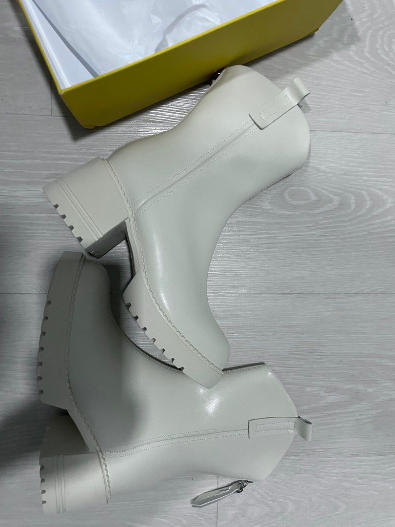 White platform boots, Women's Fashion, Footwear, Boots on Carousell