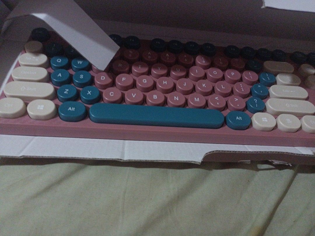 Zeus Wireless Keyboard only Defective, Computers & Tech, Parts ...