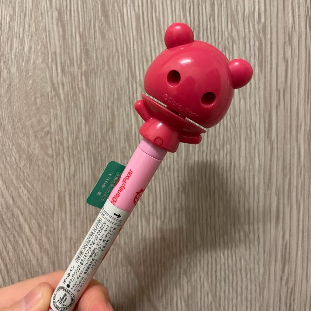 [日本進口]迪士尼勞蘇 絕版黑色原子筆 Disney Lotso Pen, 興趣及遊戲, 手作＆自家設計, 文具 - Carousell