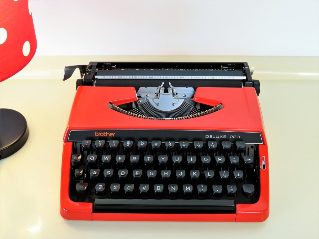 antique brother deluxe 220 typewriter, Hobbies & Toys, Memorabilia ...