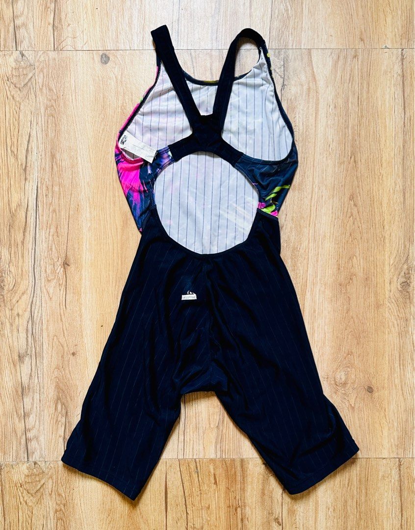 Arena kneesuit fina approved on Carousell