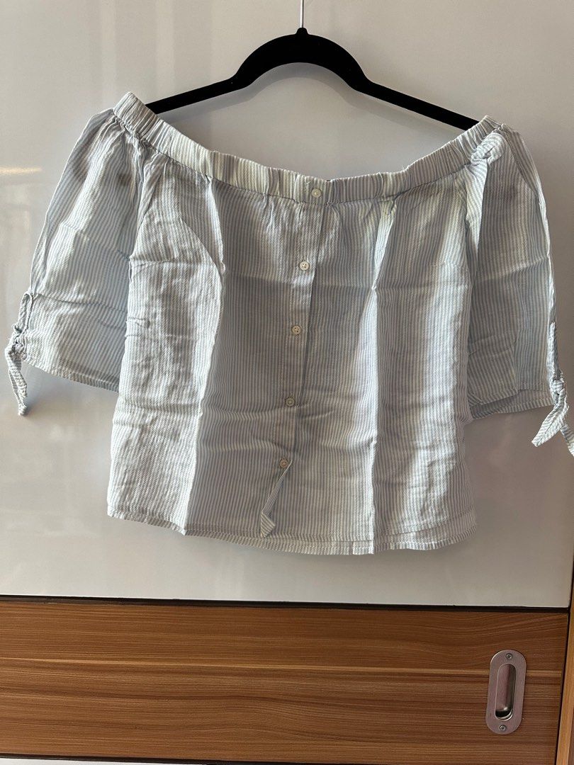 bershka sabrina top, Fesyen Wanita, Pakaian Wanita, Atasan di Carousell