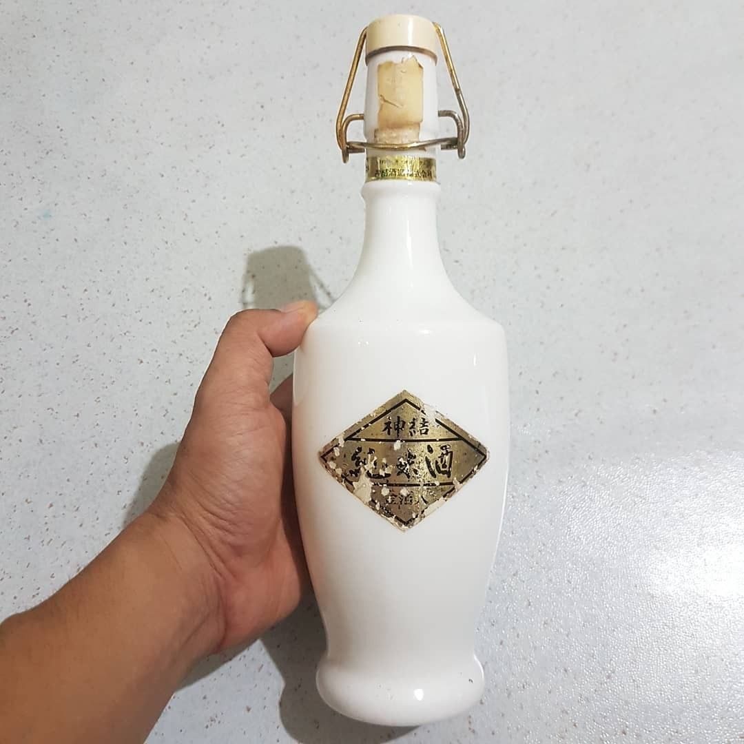 Botol unik beling warna putih susu dengan tutup unik, Kitchen ...