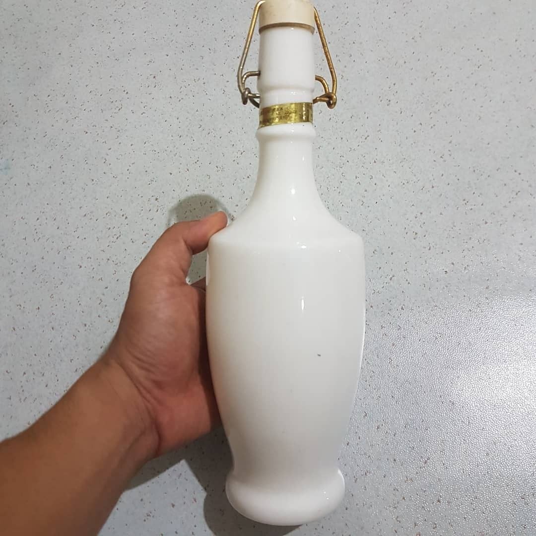 Botol unik beling warna putih susu dengan tutup unik, Kitchen ...