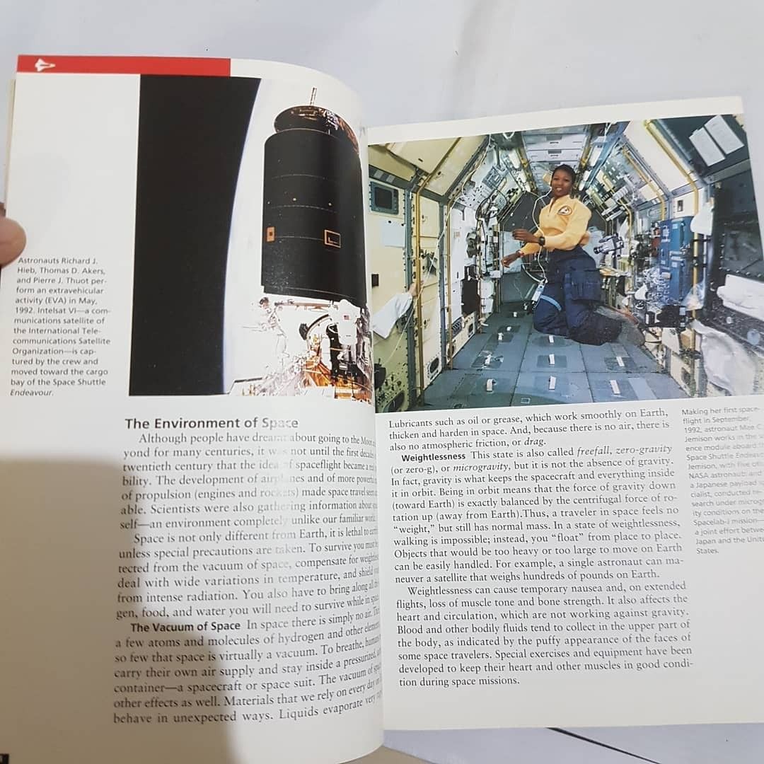 Buku antariksa astronot Smithsonian Guides Spaceflight, Buku & Alat ...