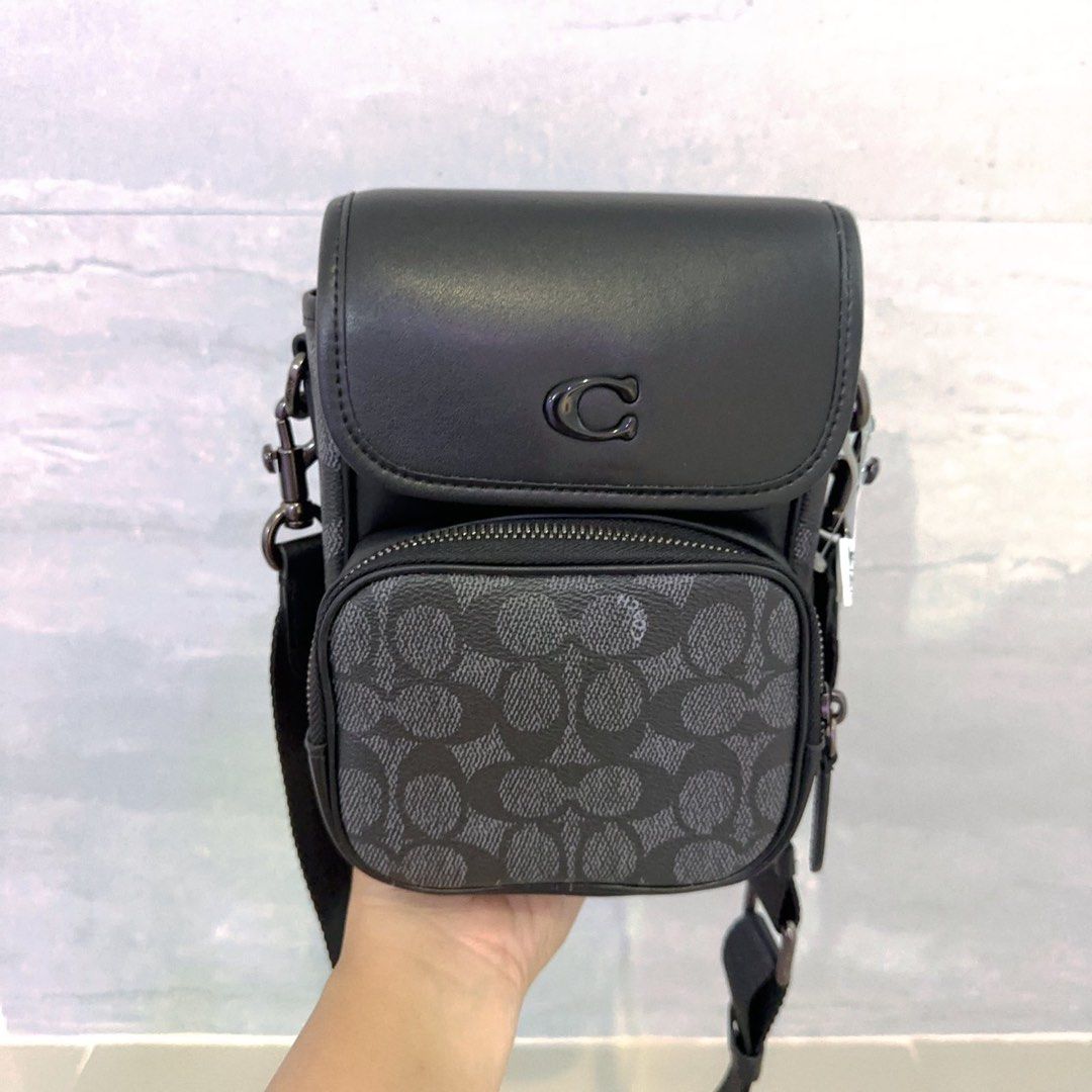 Coach Lee Crossbody in Signature Canvas (black), Men's Fashion, Bags ...