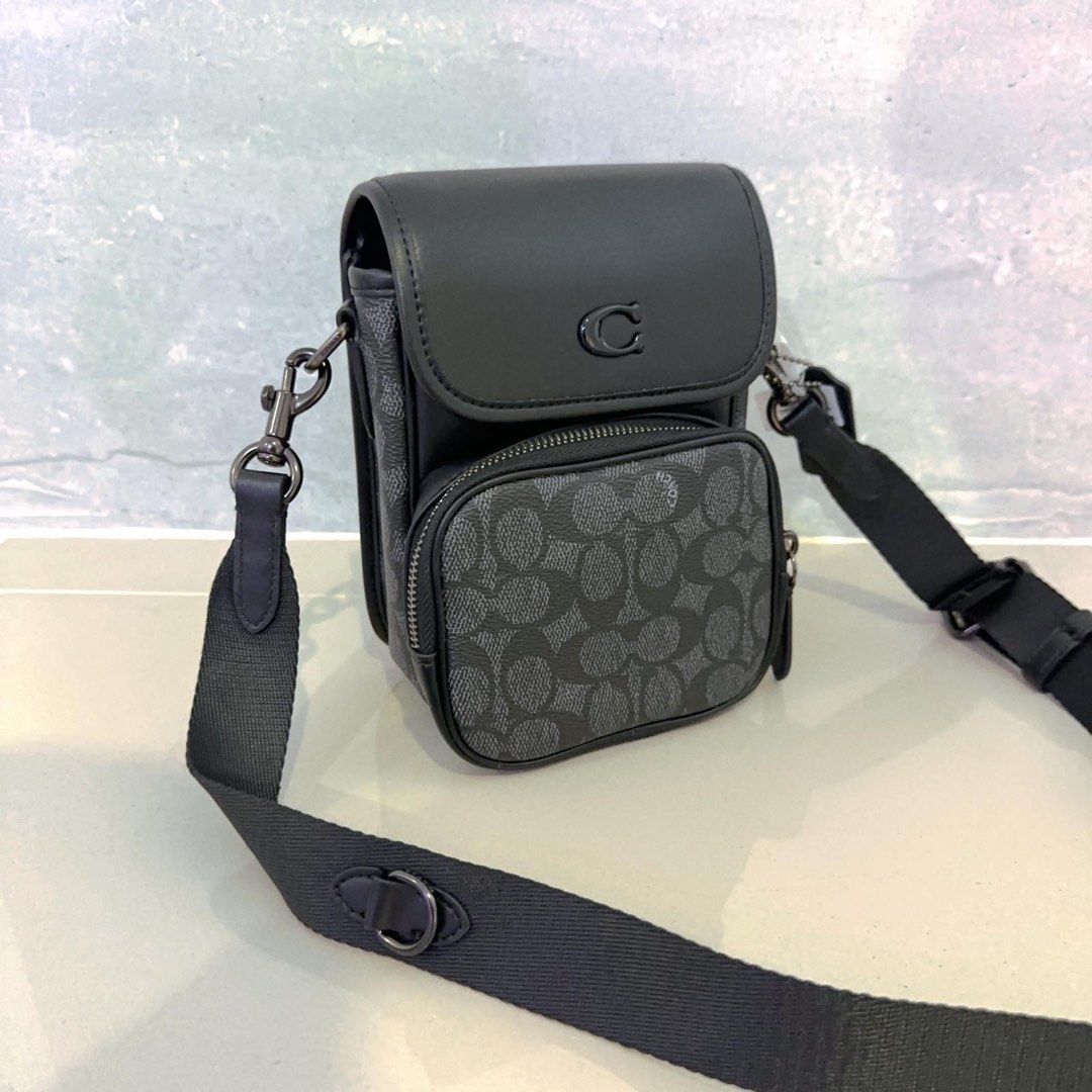 Coach Lee Crossbody in Signature Canvas (black), Men's Fashion, Bags ...