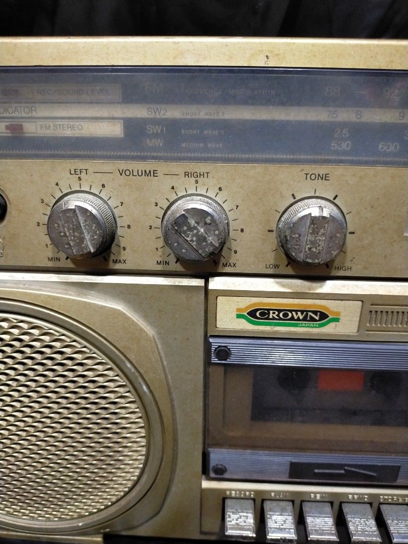 Crown Vintage Radio (Made in Japan), Audio, Portable Music Players on ...