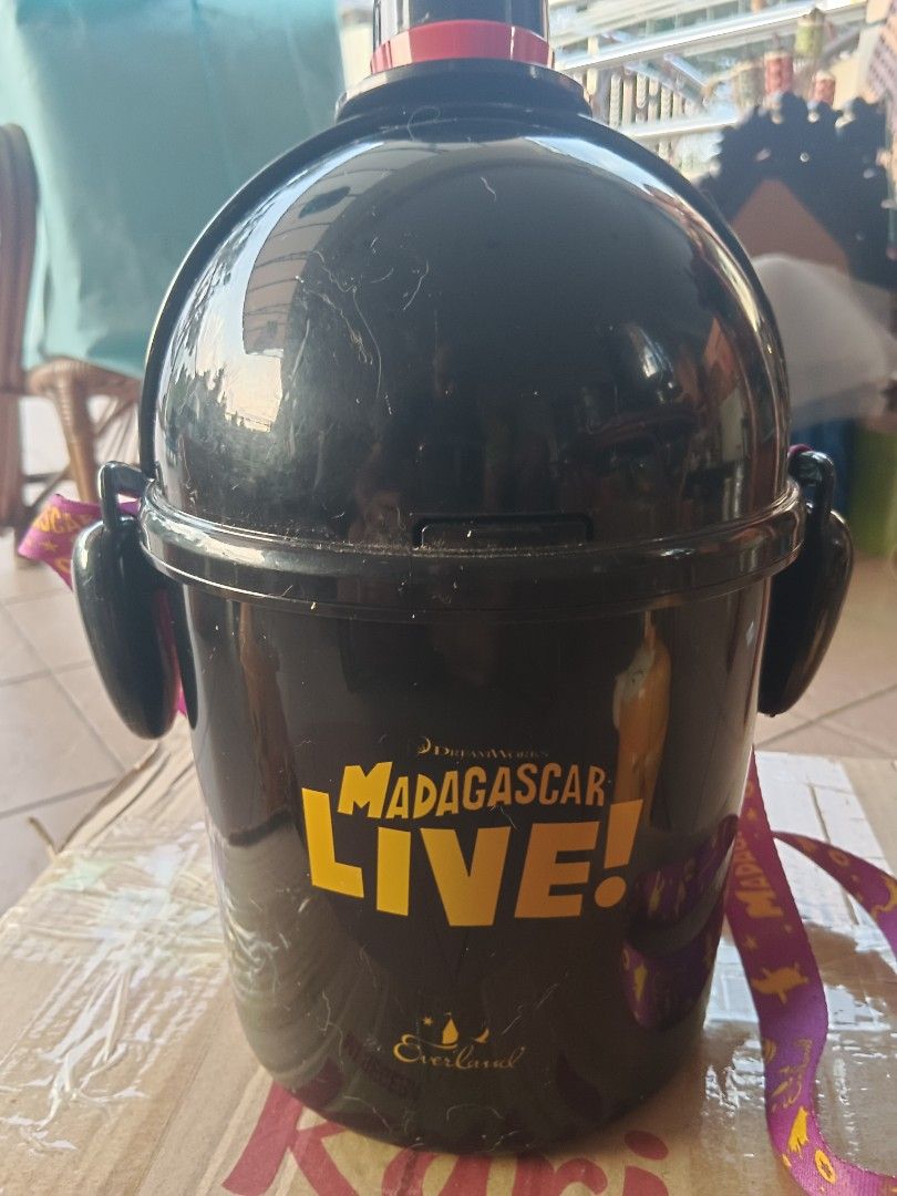 Everland Korea Madagascar Popcorn Container, Hobbies & Toys ...