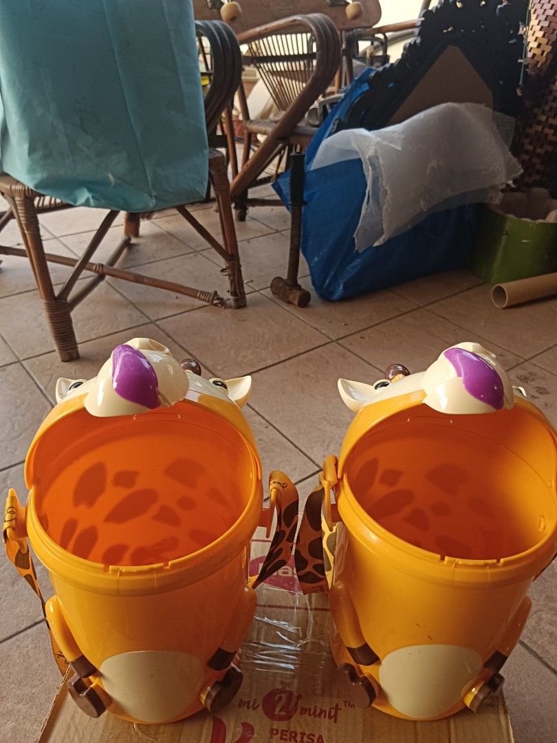 Everland Korea Madagascar Popcorn Container, Hobbies & Toys ...