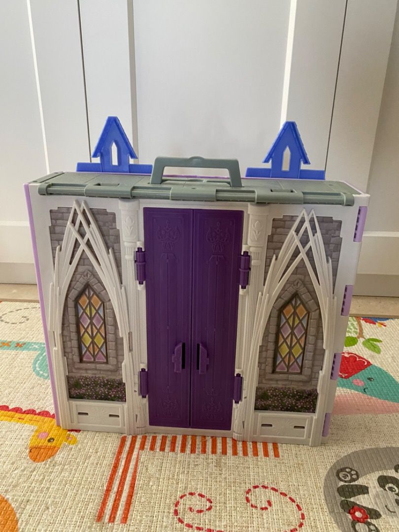 Hasbro Disney Frozen Arendelle Foldable Portable Castle, Hobbies & Toys ...