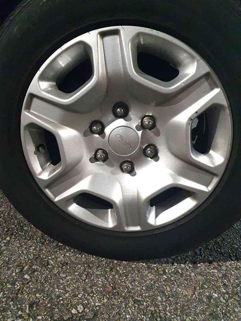 17" Hyundai rims with bolts, Car Accessories, Tyres & Rims on Carousell