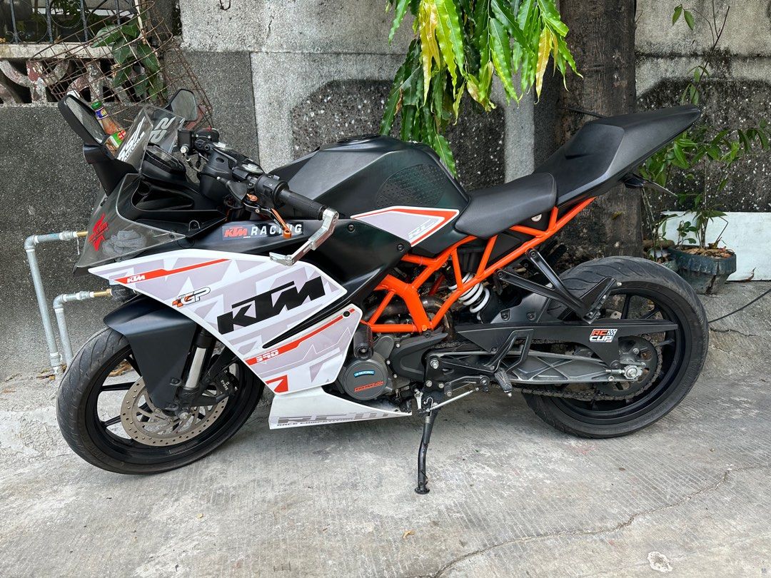 Ktm rc200 with 390 decals, Motorbikes, Motorbikes for Sale on Carousell