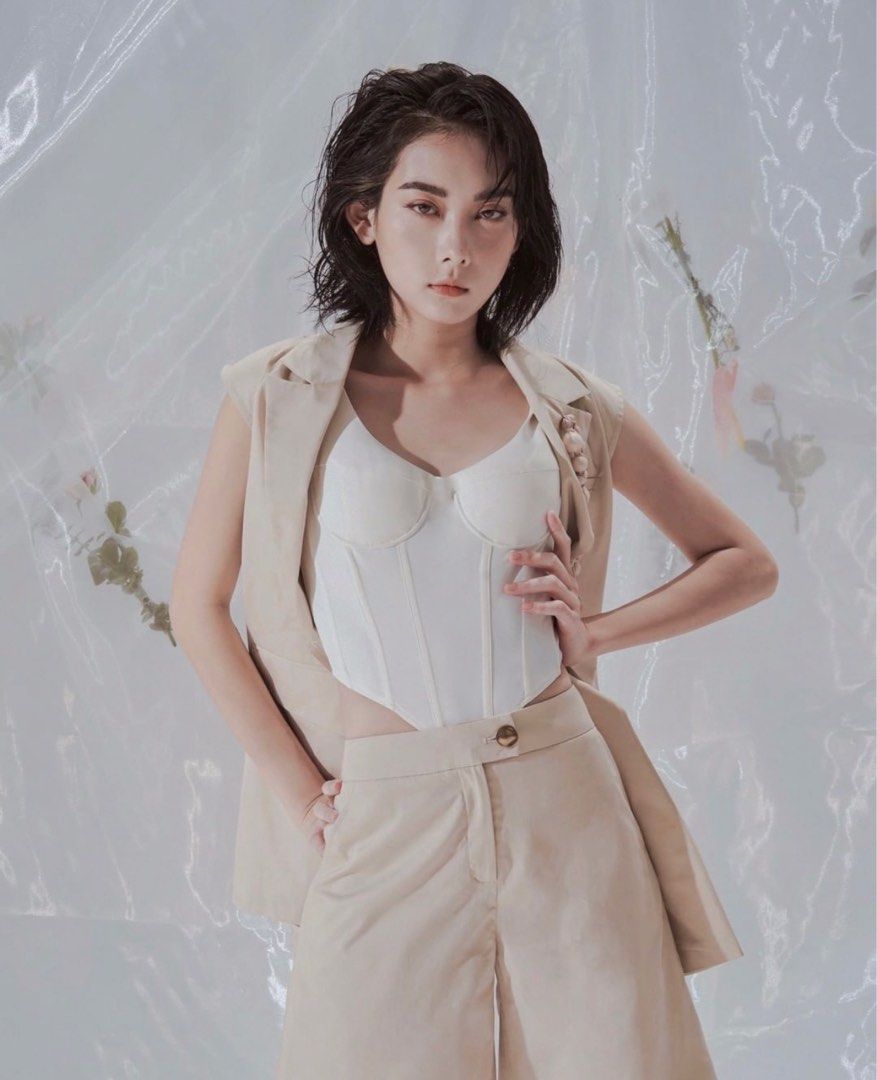 LINH DOAN STUDIO SET Pearl String Vest & Wide Leg Shorts, Fesyen Wanita, Pakaian Wanita, Lainnya ...