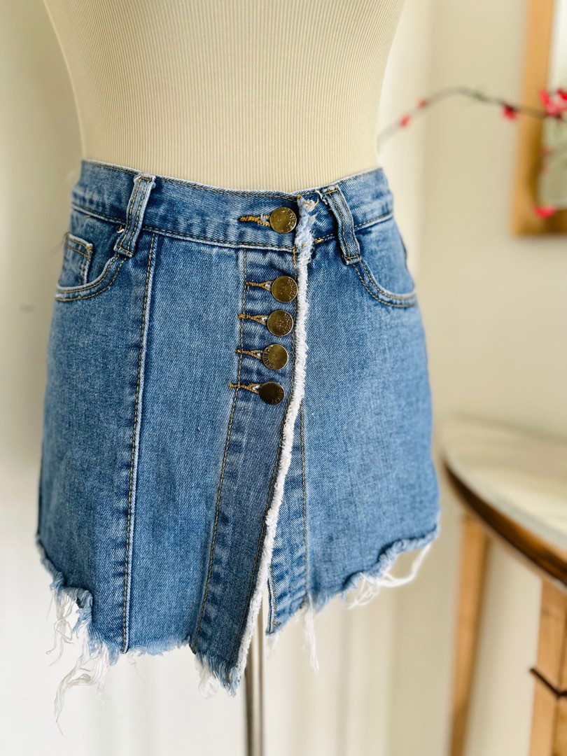 Palda short denim, Women's Fashion, Bottoms, Skirts on Carousell
