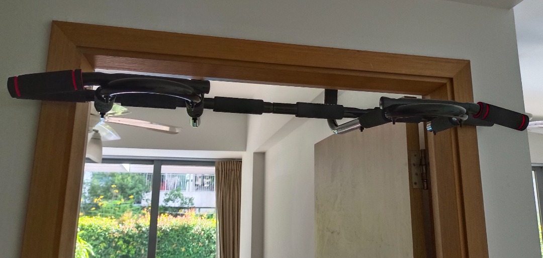 Pull-Up Bar - Over-Door-Frame, Sports Equipment, Exercise & Fitness ...