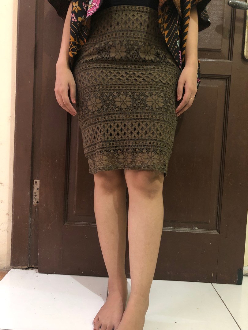 Rok brokat,ini masih bagus banget,aku jual karena udah ngak muat,bisa ...