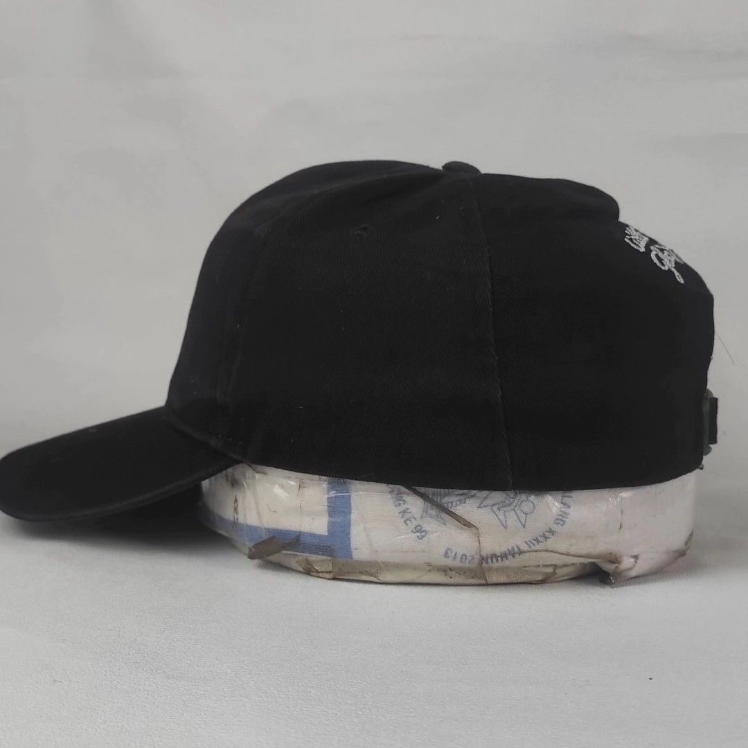 Topi Love Sign, Fesyen Pria, Aksesoris, Topi di Carousell