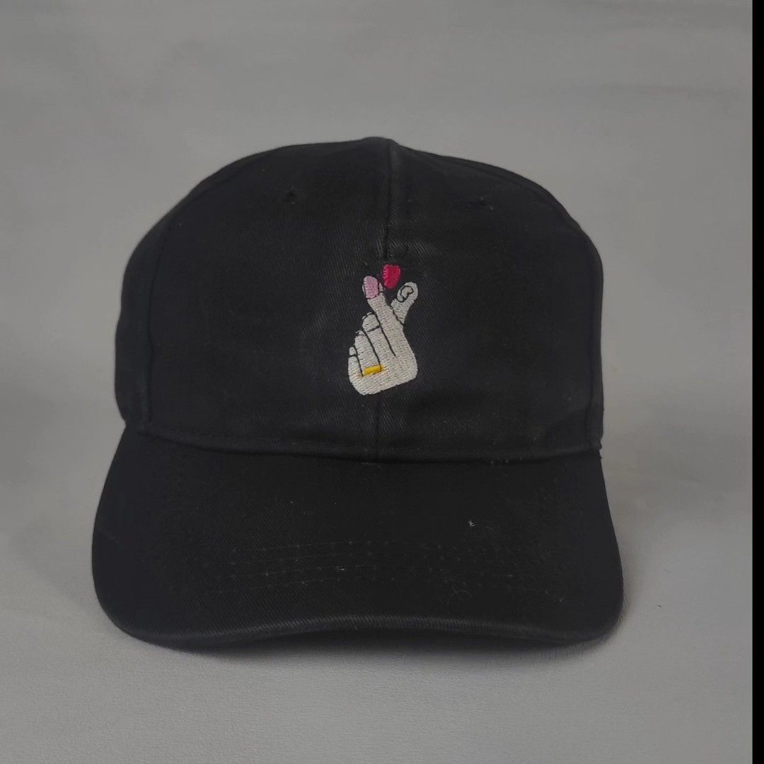 Topi Love Sign, Fesyen Pria, Aksesoris, Topi di Carousell