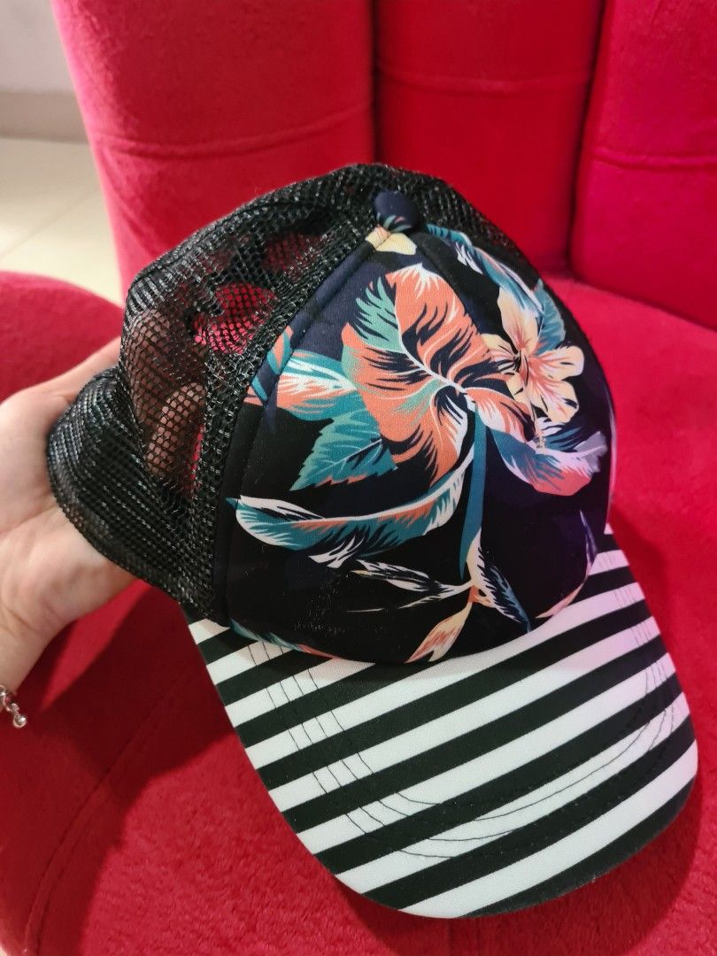 Topi ROXY ORIGINAL (JARANG PAKAI), Fesyen Wanita, Aksesoris di Carousell