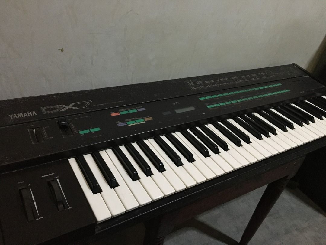 Yamaha DX-7 vintage synthsizer , Hobbies & Toys, Music & Media, Musical ...