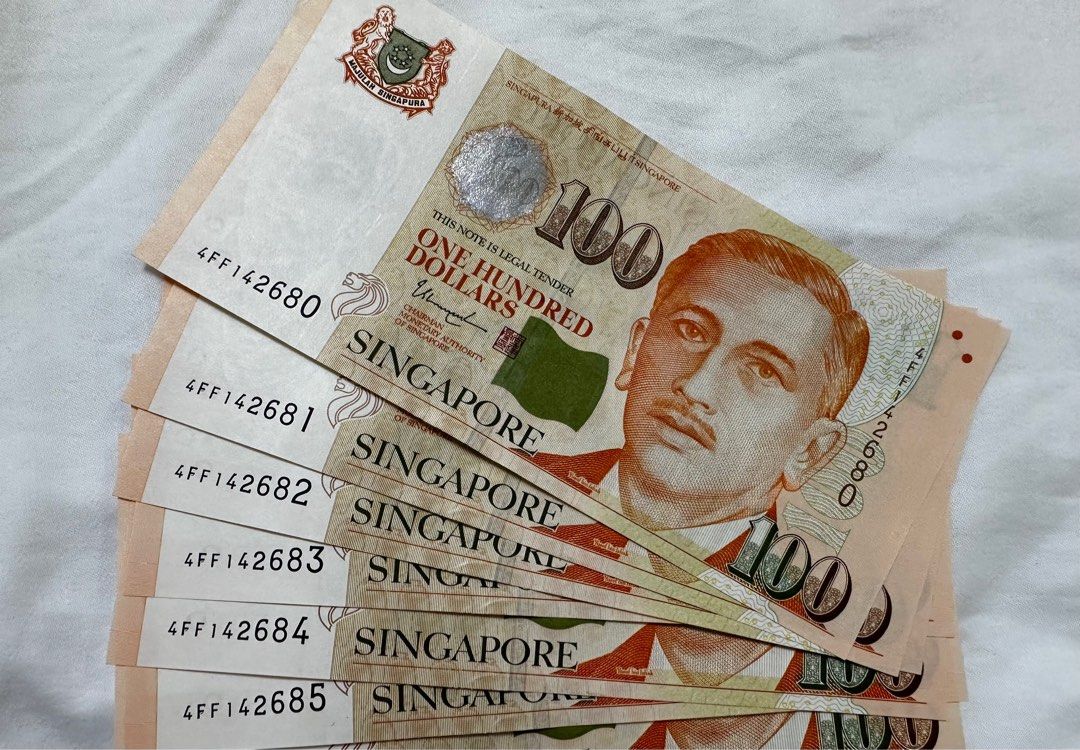 $100 notes with nice running numbers error line on 1st F, Hobbies ...