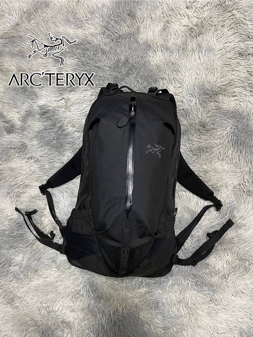 ARCTERYX Arro 22 Stealth Black, Men's Fashion, Bags, Backpacks on Carousell