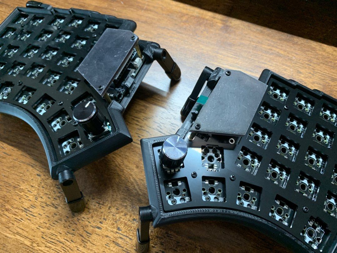 Avalanche 4.2 tenting split ergonomic keyboard, Computers & Tech, Parts ...