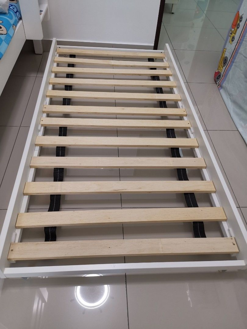 Bed rack, Furniture & Home Living, Furniture, Bed Frames & Mattresses ...