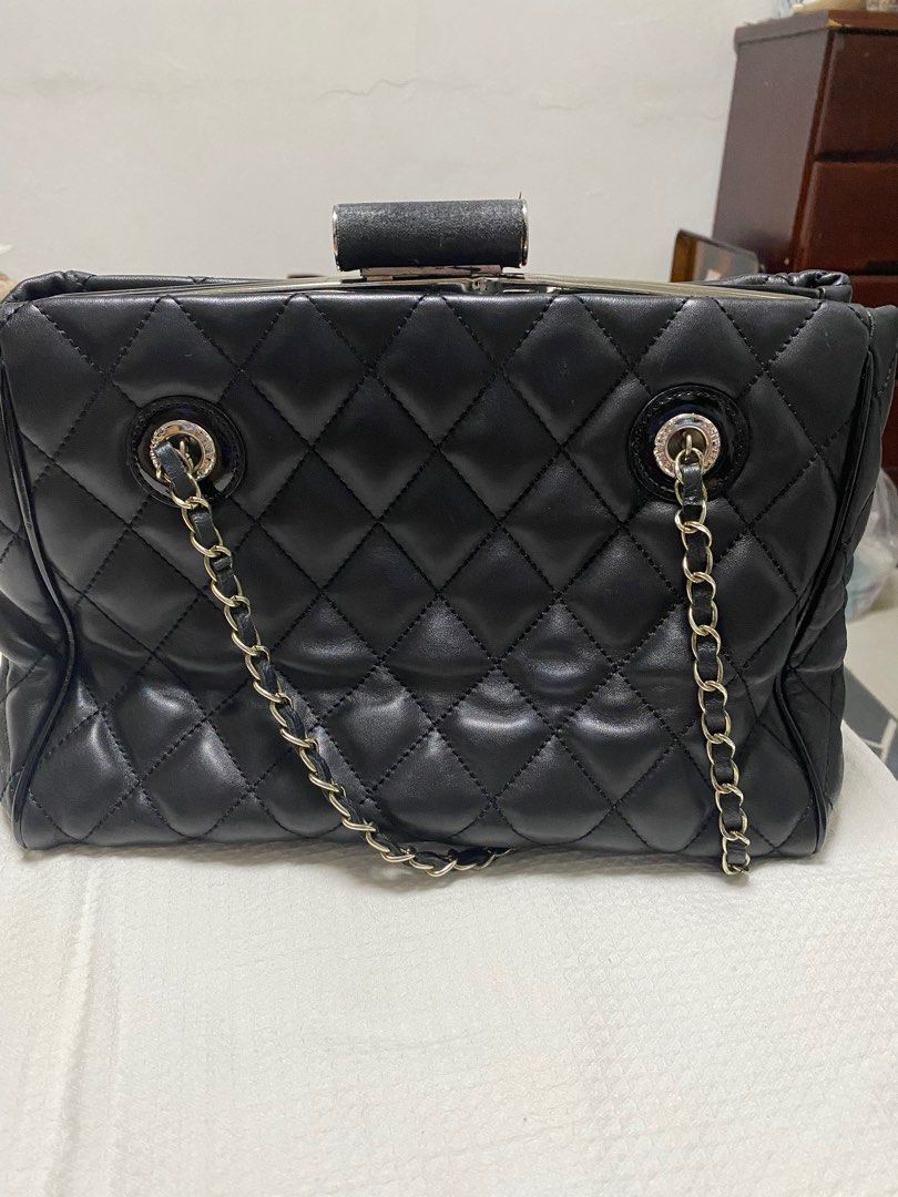 Channel chain bag on Carousell
