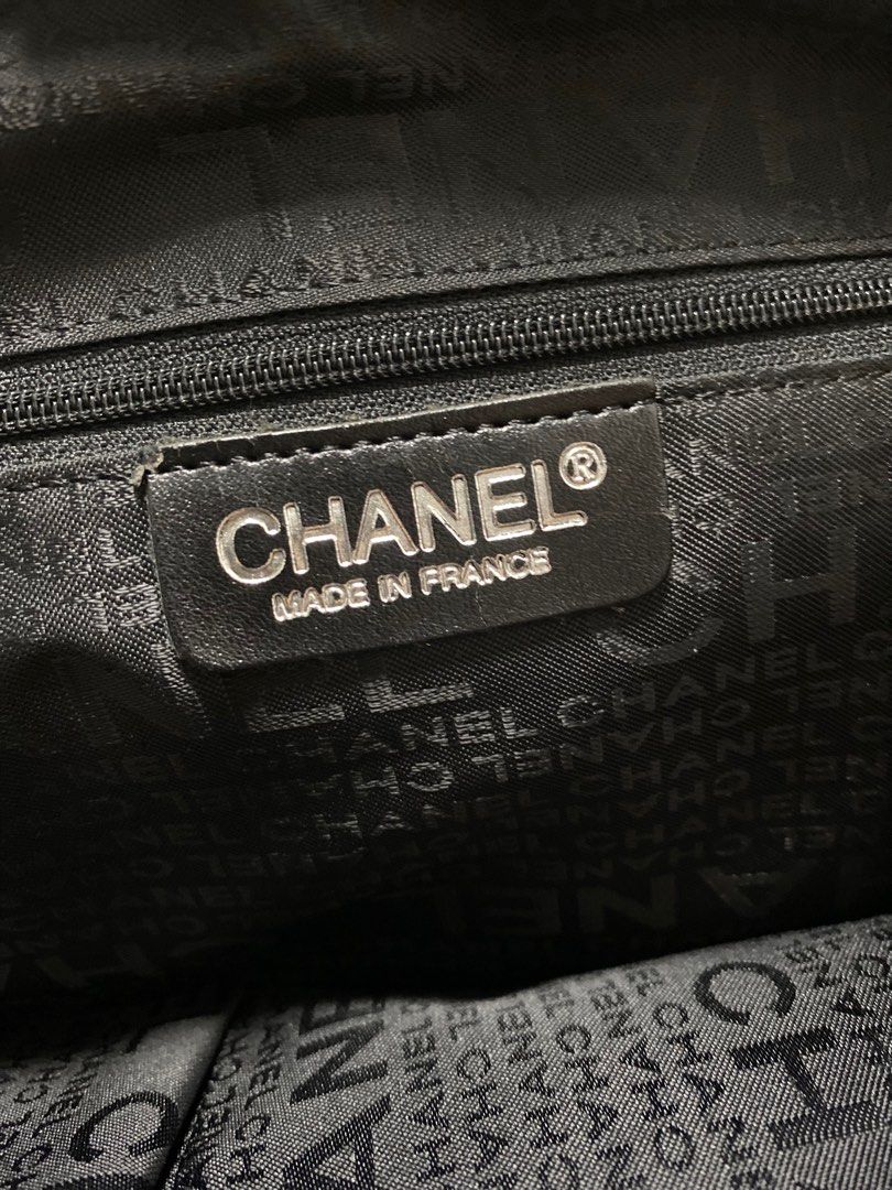 Channel chain bag on Carousell