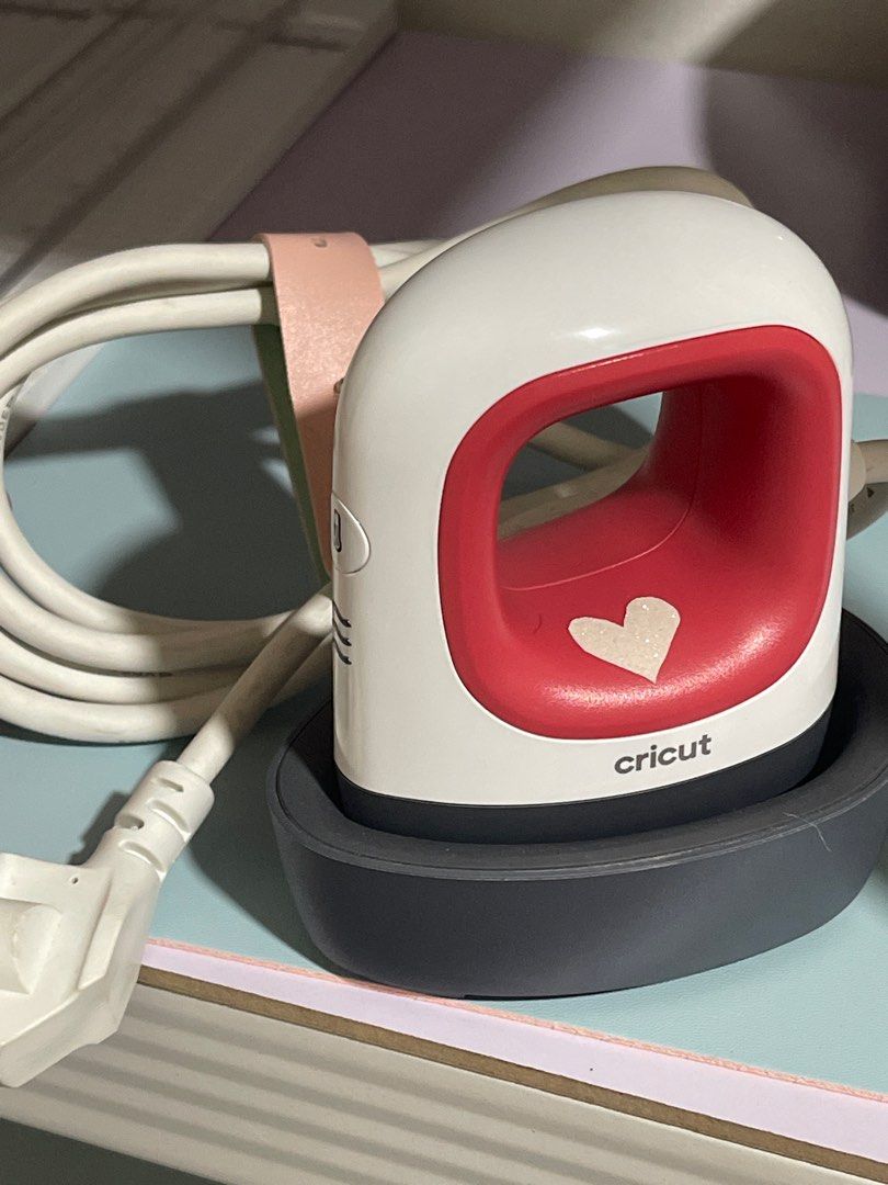 Cricut Mini Press 220v Hobbies And Toys Stationary And Craft Craft Supplies And Tools On Carousell