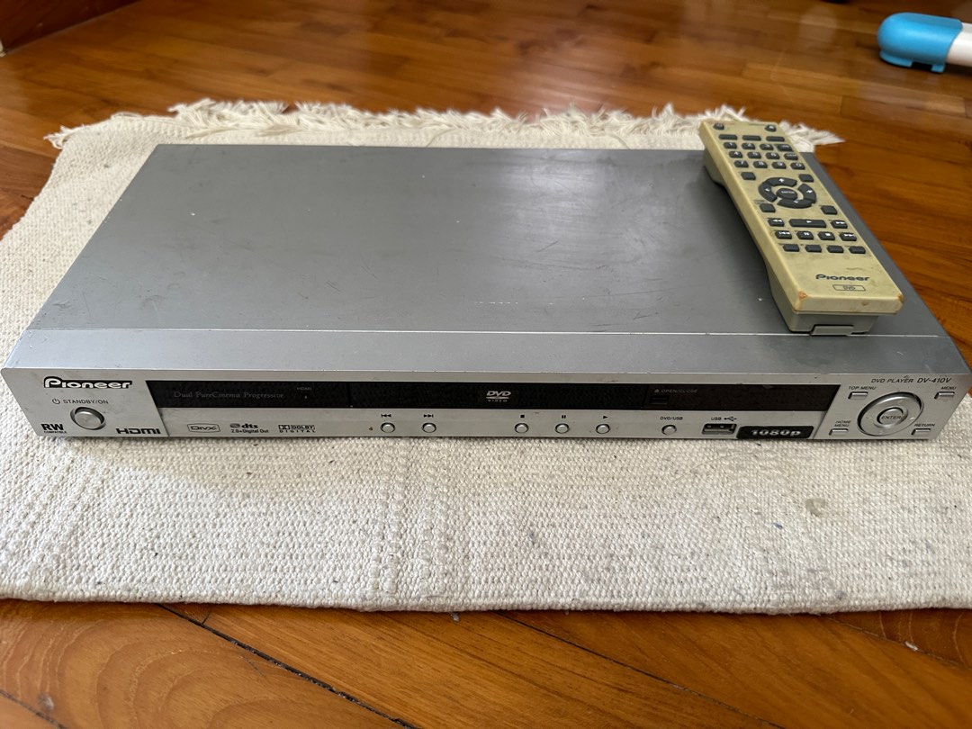 DVD player, Hobbies & Toys, Music & Media, CDs & DVDs on Carousell