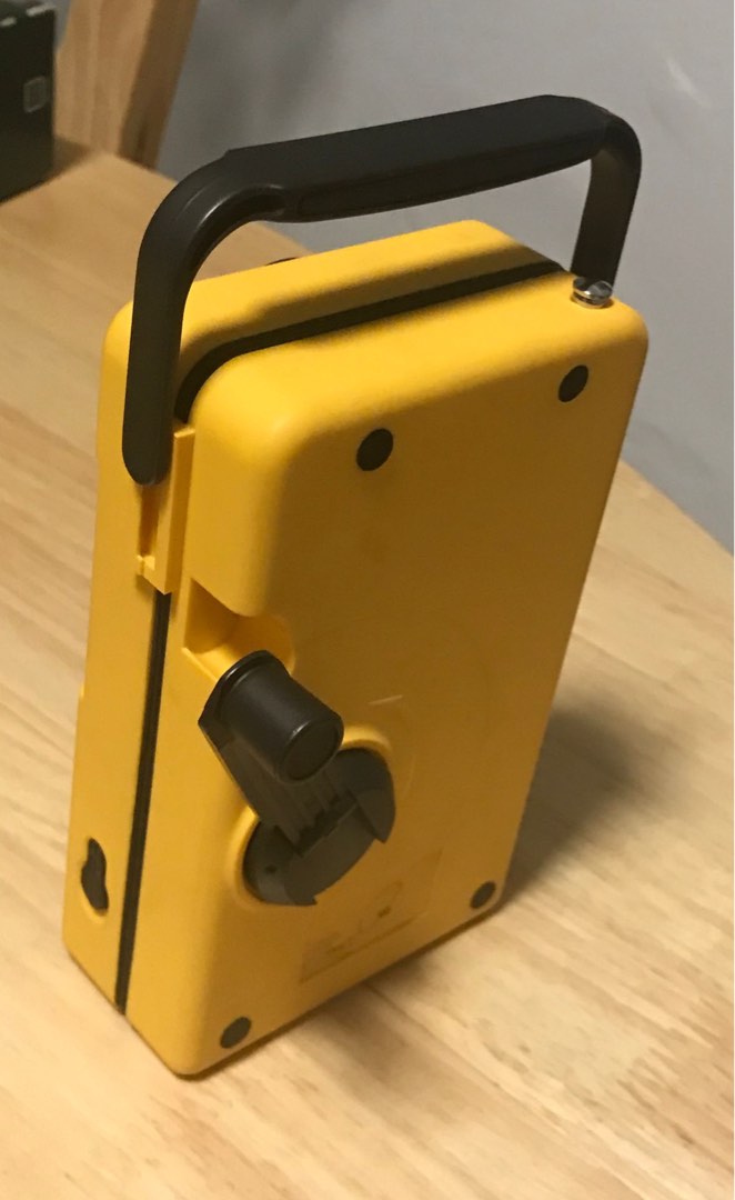 Dynamo radio MG-100, Hand crank wind-up Am/Fm portable LED Light yellow ...