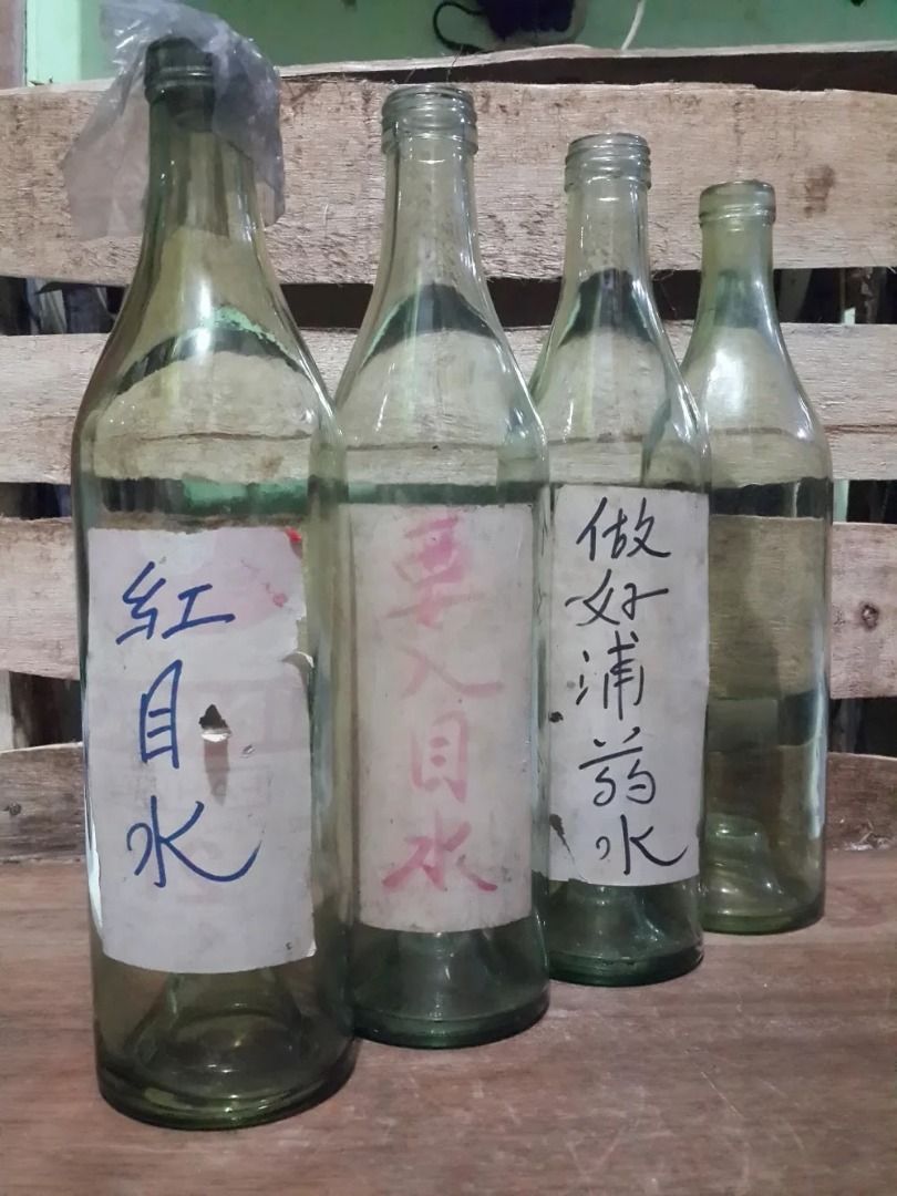 Empat Botol Hijau Kuno Eropa Ex Arak Cina, Antik, Pajangan di Carousell