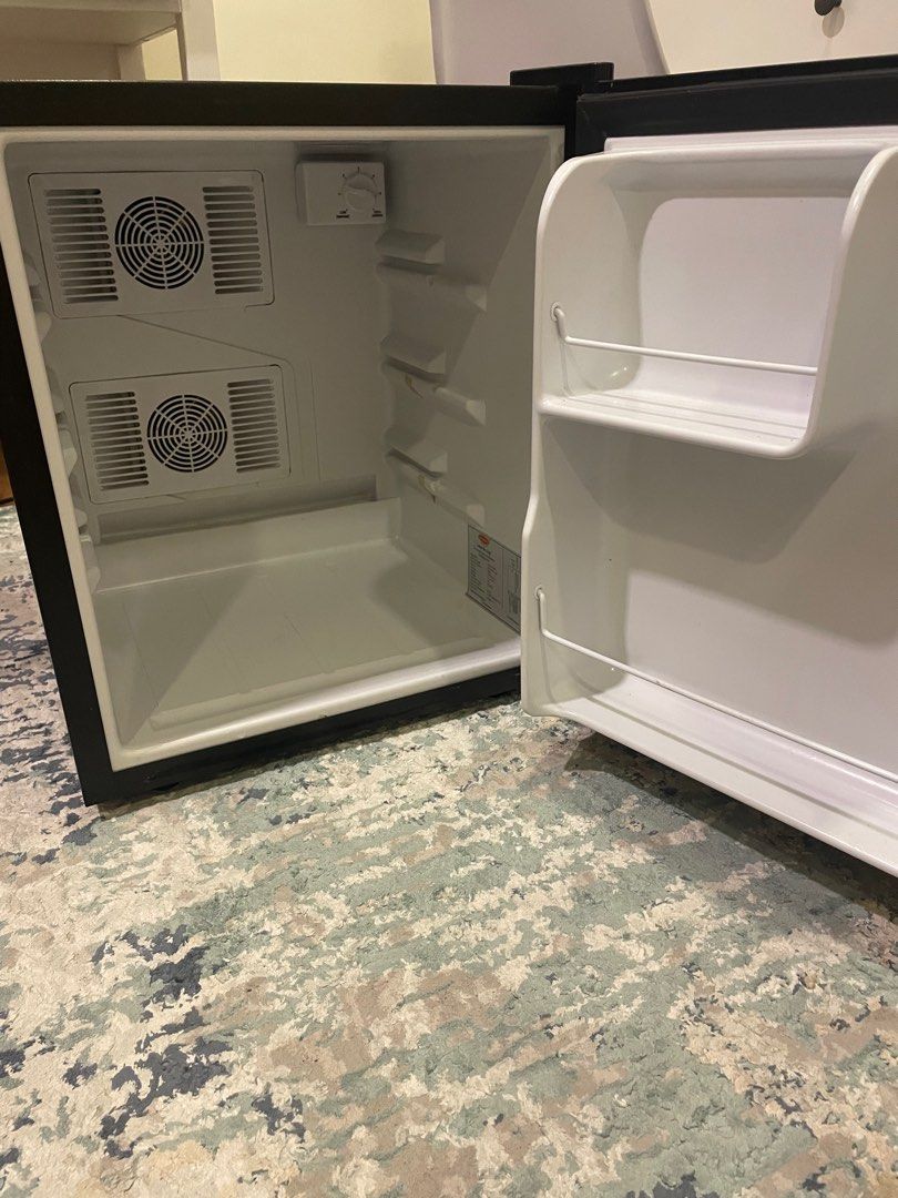 EuropAce ER9250 50L Bar Fridge, TV & Home Appliances, Kitchen ...