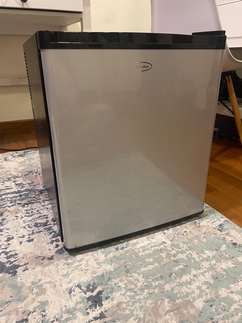 EuropAce ER9250 50L Bar Fridge, TV & Home Appliances, Kitchen ...