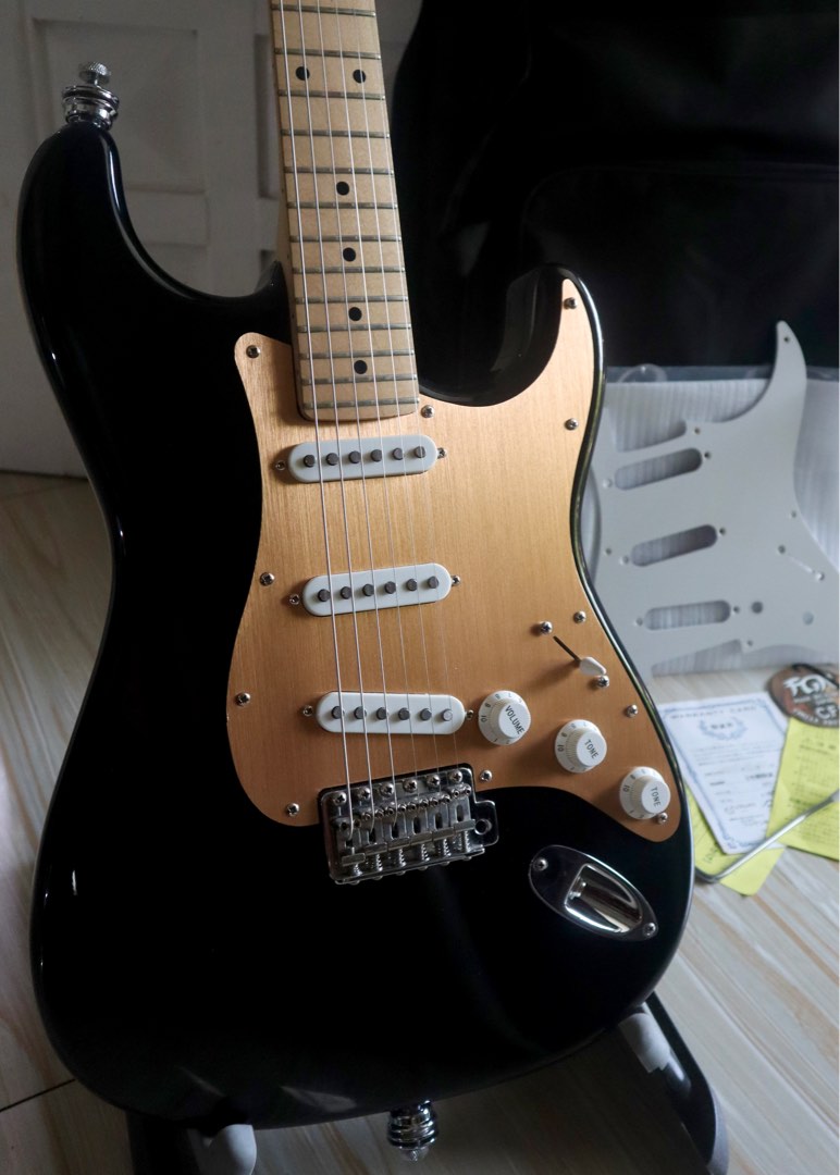 FGN FujiGen Japan Stratocaster (Fender Texas Tea Finish), Hobbies ...