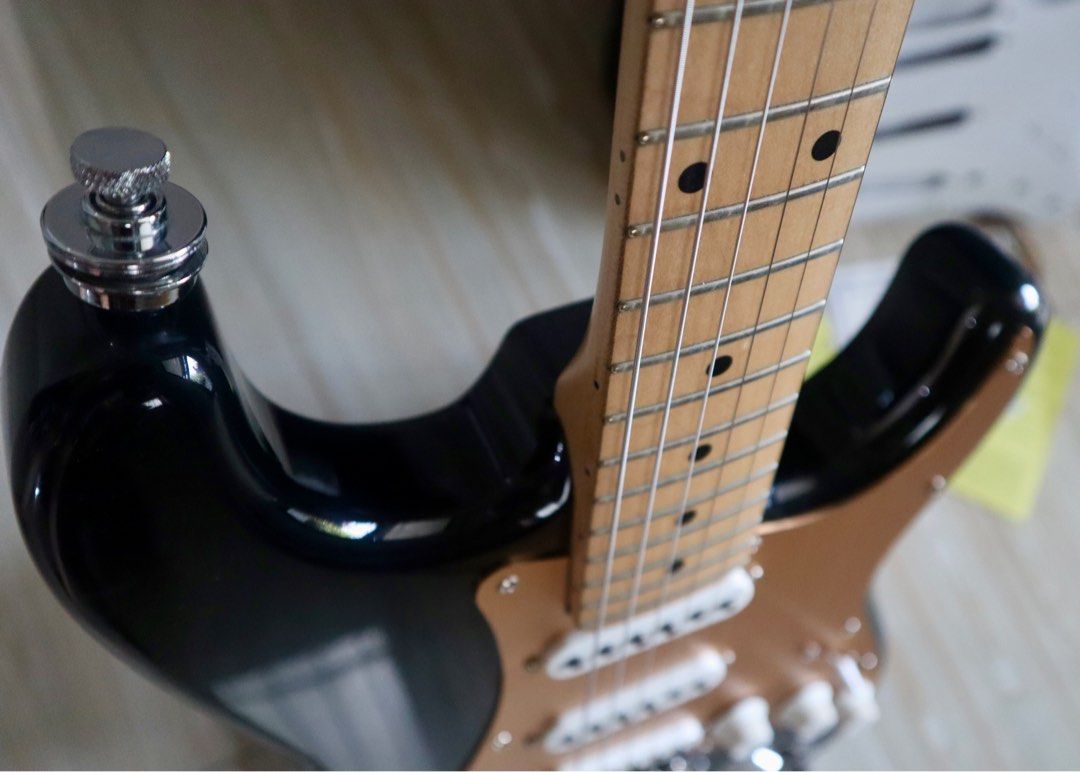 FGN FujiGen Japan Stratocaster (Fender Texas Tea Finish), Hobbies ...