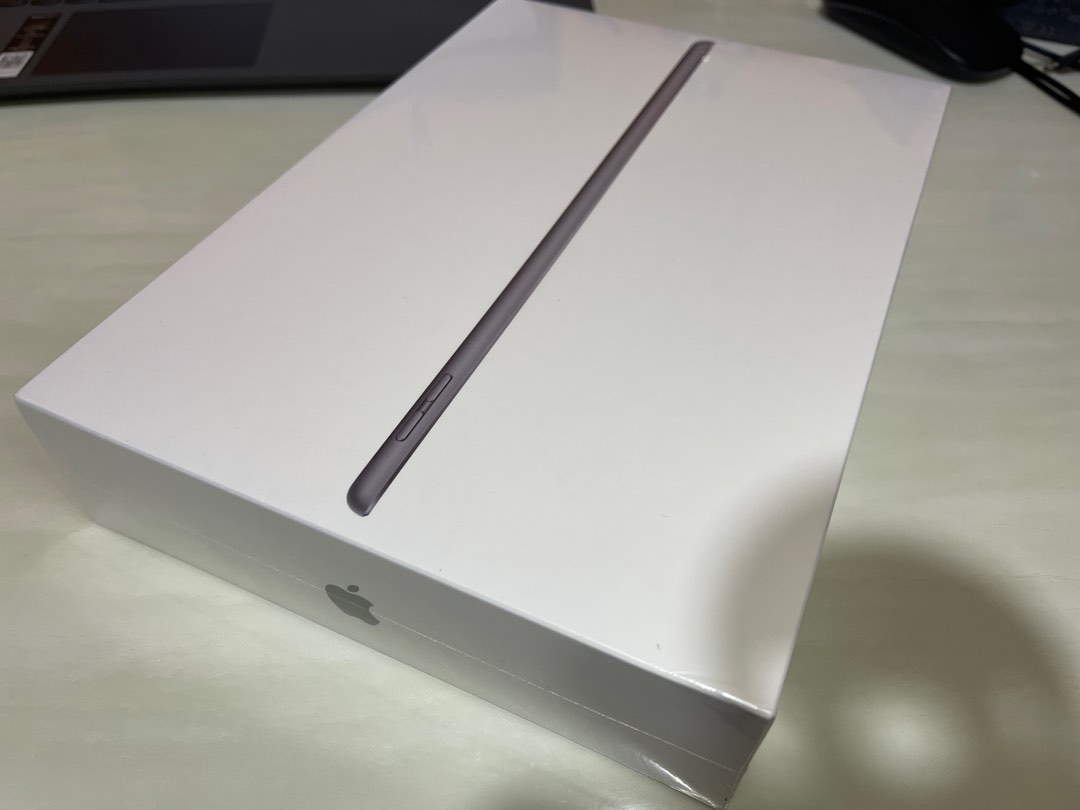iPad 9th Generation 64GB Wifi Space Gray Totally Unwrapped with plastic ...