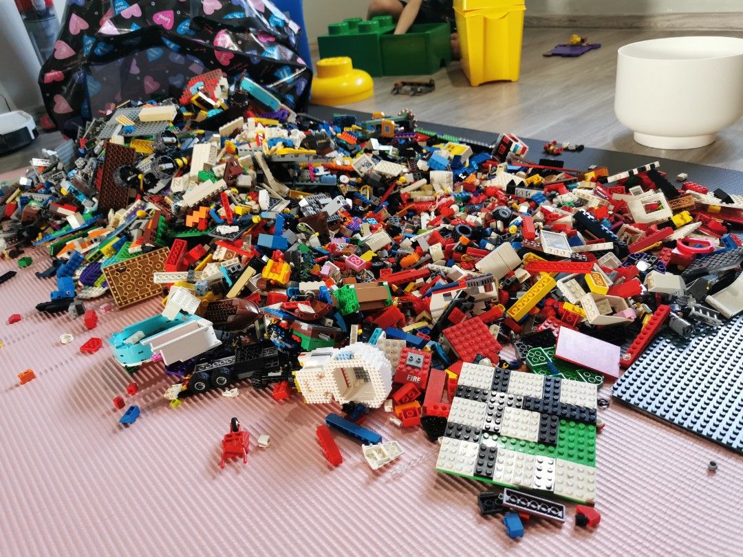 Legos bricks, Hobbies & Toys, Toys & Games on Carousell