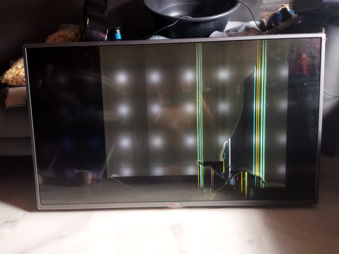 LG 42 inci led tv screen pecah, TV & Home Appliances, TV ...