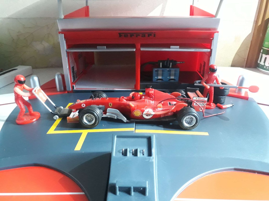 Majorette FERRARI The PIT STOP challenge, Hobbies & Toys, Toys & Games ...