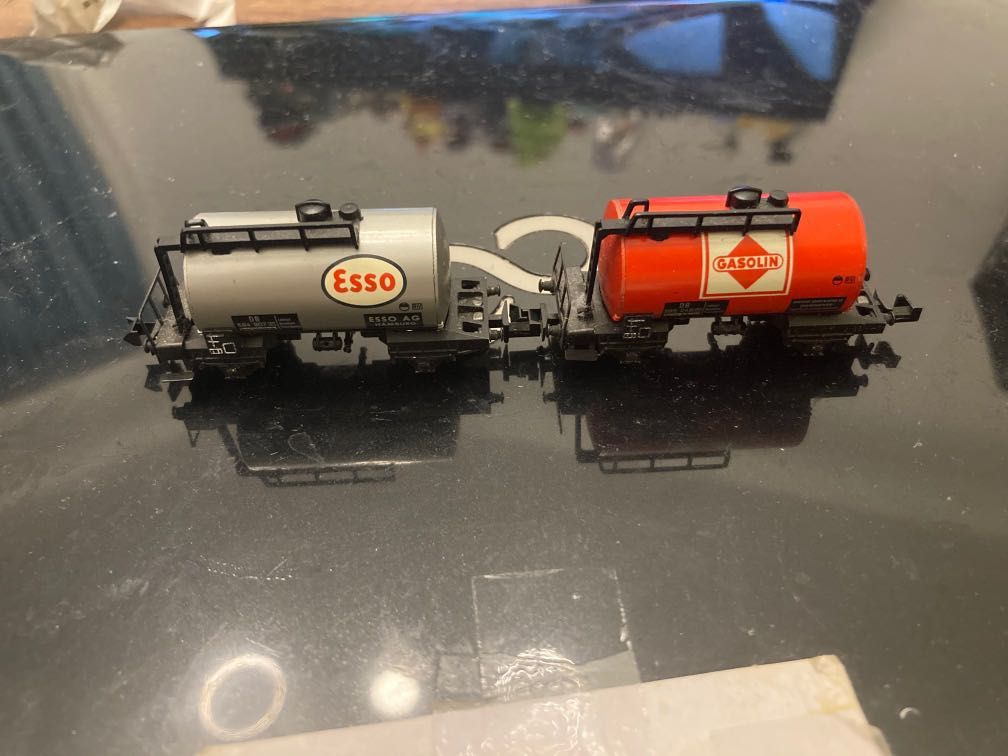 Minitrix N Scale 1:150 Esso Gasolin Car (可與Kato/Tomix配合), 興趣及遊戲, 玩具 ...