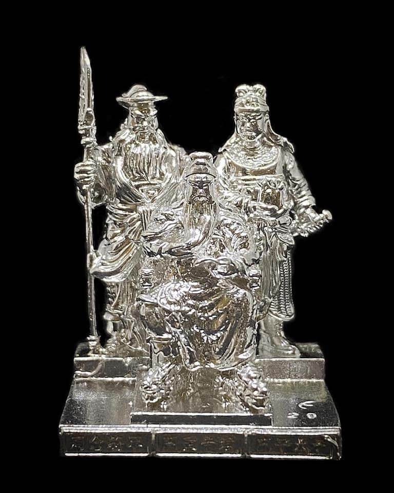 Rare item, another version of the Guan Yu line Roop Lor Thep Phra Chao Guan Wu ( Guan Gong) Roon ...