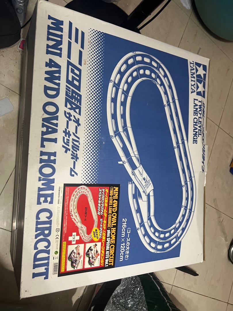 Selling tamiya mini 4WD oval home circuit 2 level lane change, Hobbies ...